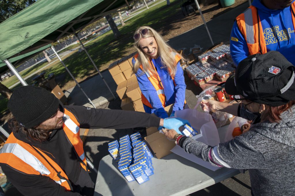 How the LA Regional Food Bank Distributes 4 Meals for $1 Donated – Los ...